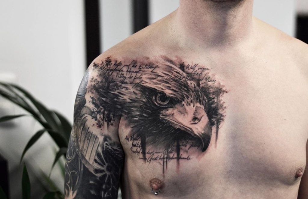 Care sunt cele mai simbolice tatuaje piept pentru barbati? - Faude